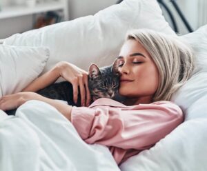 5 Reasons Why Do Cats like to Cuddle